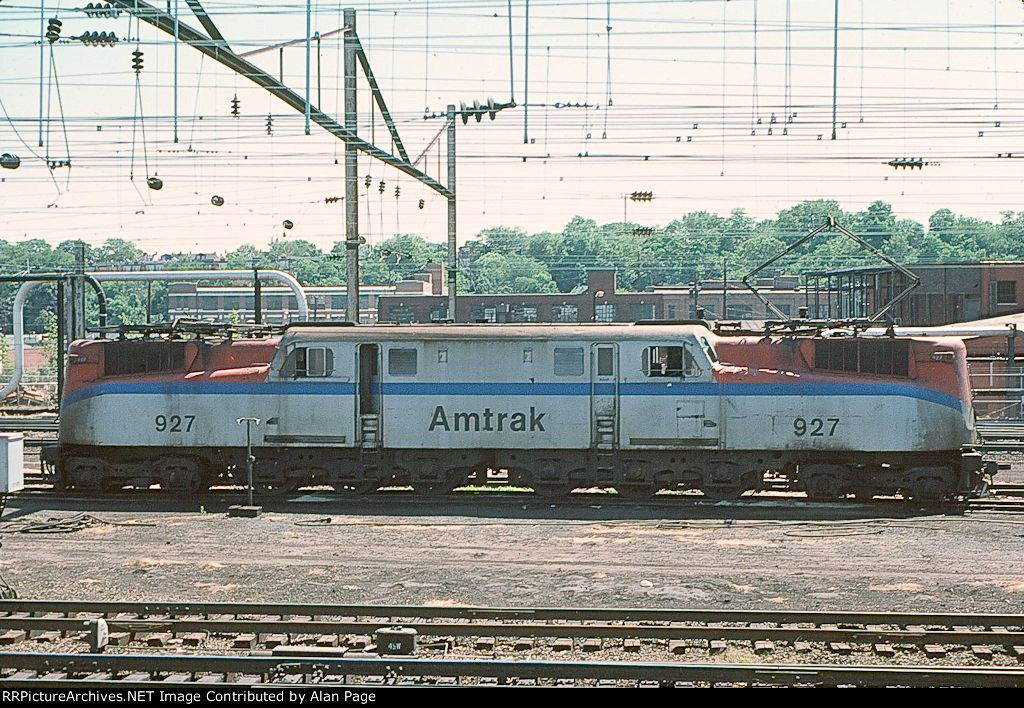 Amtrak GG1 927 at Harrisburg